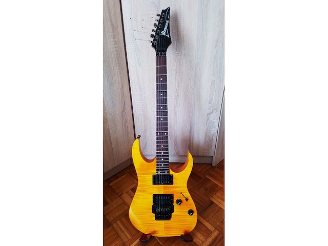 Ibanez RG 320 FM električna gitara + oprema