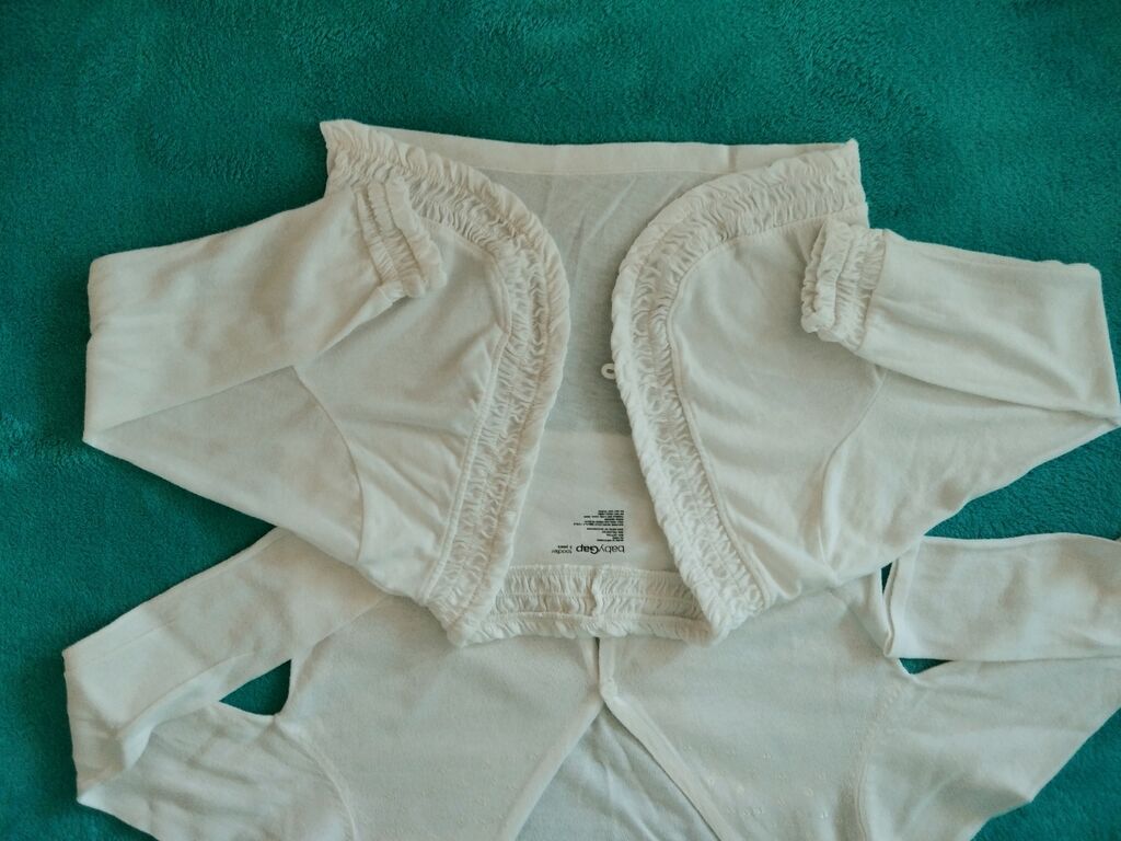 Bolero za devojcice Baby GAP Veličina 5 god 110 cm Bez ostecenja