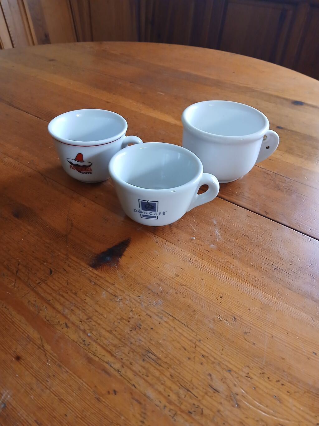 Set od 3 šoljice za kafu/espresso od porcelana. - Dve klasične