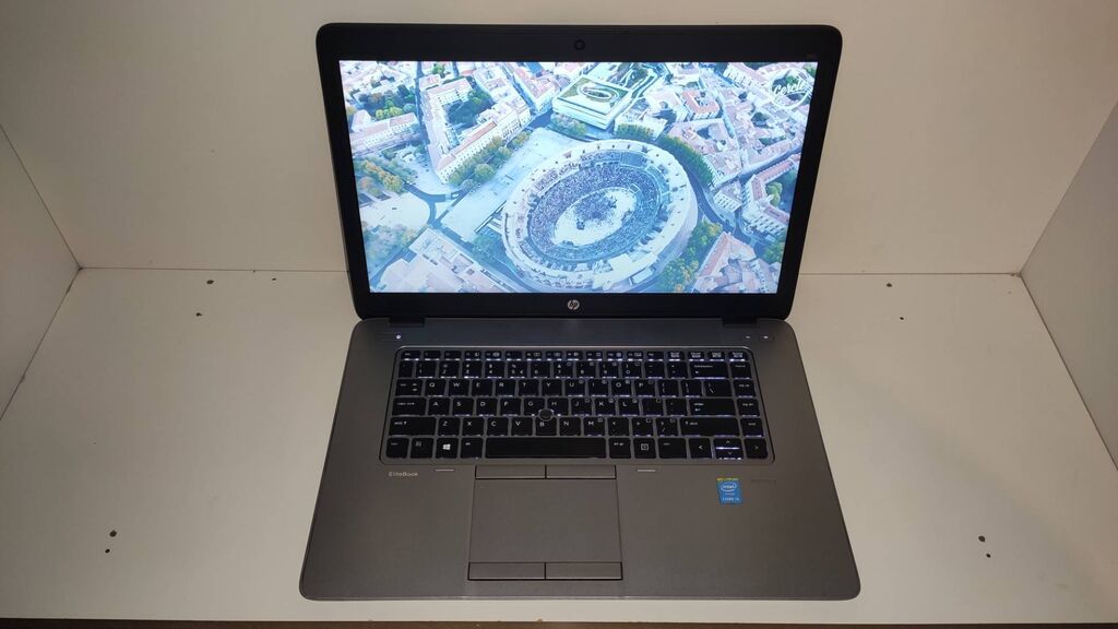 Intel Core i5, 8 GB OZU, 15.6 "