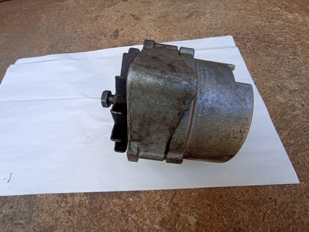 Alternator sa slike,made in Čehoslovačka -Magneton 14 V 55 A ( bez