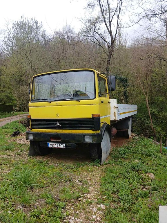 Mercedes Benz 809 sandučar Gume odlične, urađen patos u sanduku