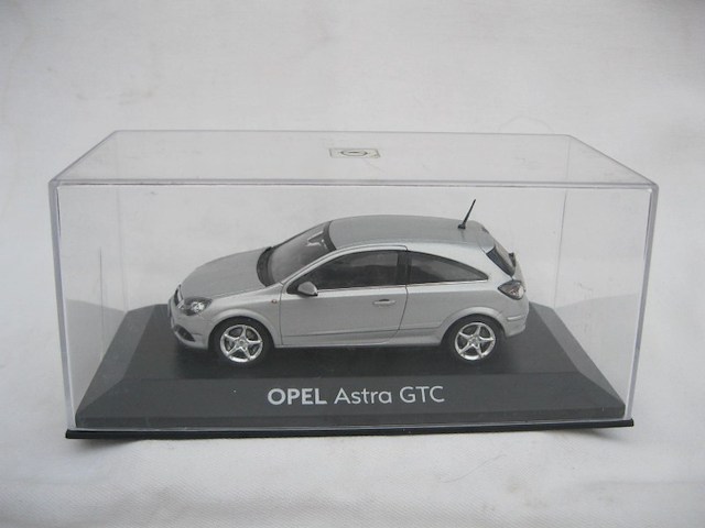 1:43 minichamps opel astra GTC