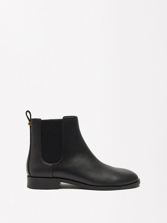 CHELSEA BOOTS