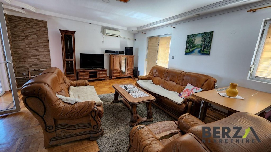 PROSTRAN ŠESTOSOBAN PET-FRIENDLY PENTHOUSE U PETROVARADINU
