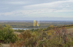 1.5 hektara zemljišta sa pogledom na Dunav - Banstol/Sremski Karlovci