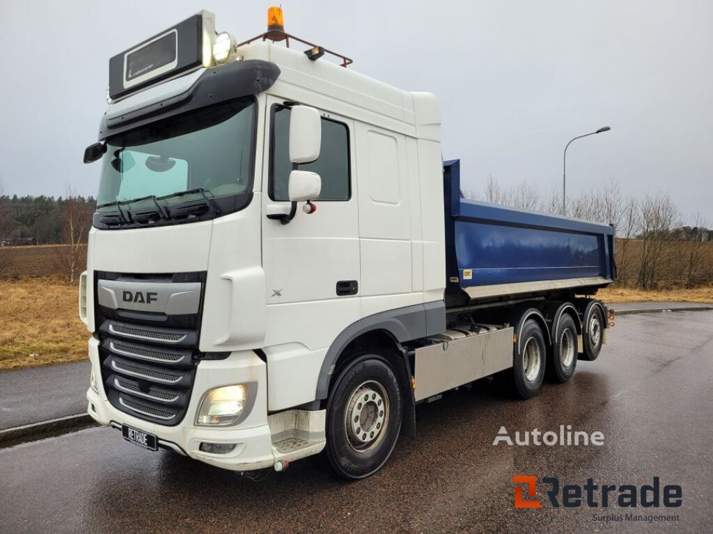 Prodaje se DAF XF530 FAW kiper na aukciji