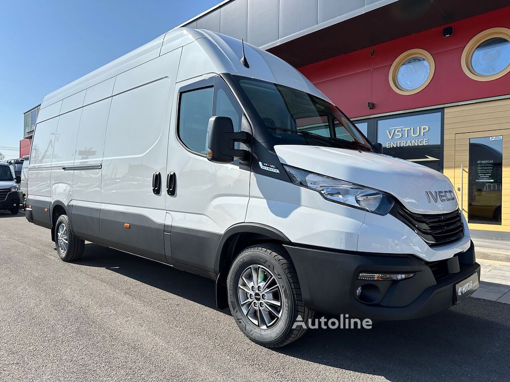 Novi IVECO Daily 35S minibus furgon