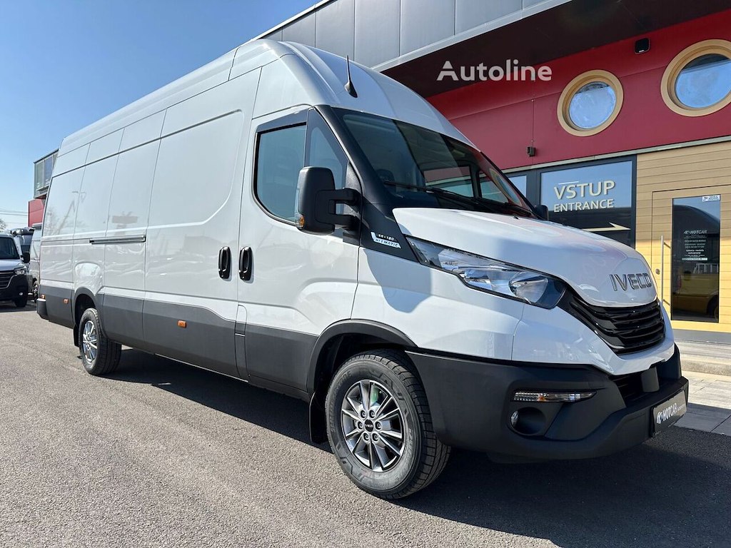 Novi IVECO Daily 35S minibus furgon