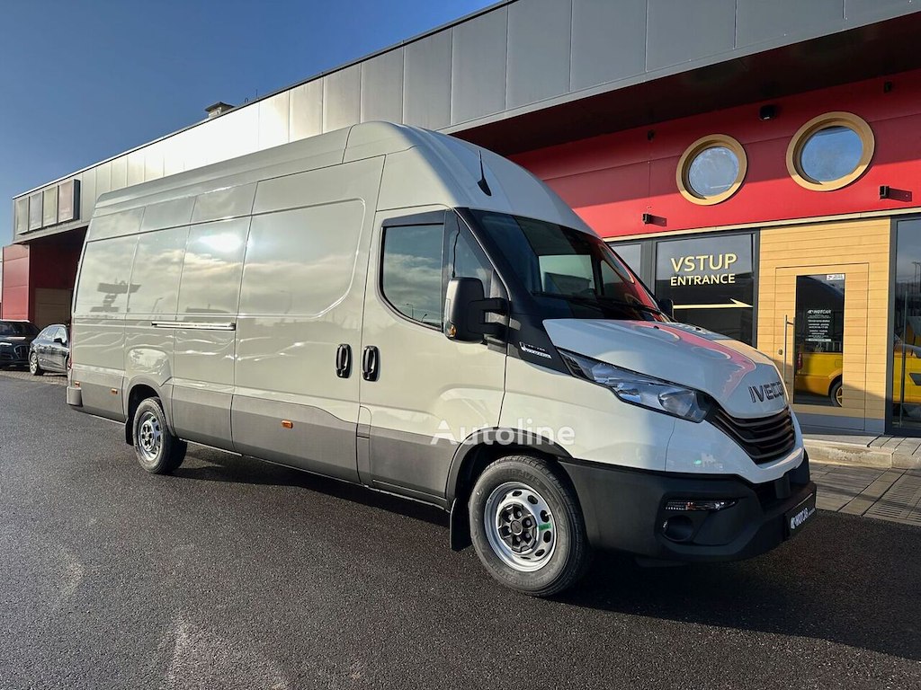 Novi IVECO Daily 35S minibus furgon