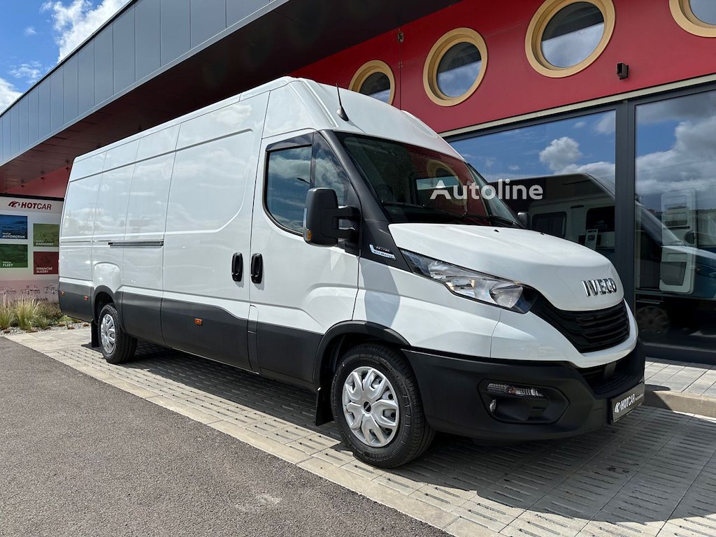Novi IVECO Daily 35S minibus furgon