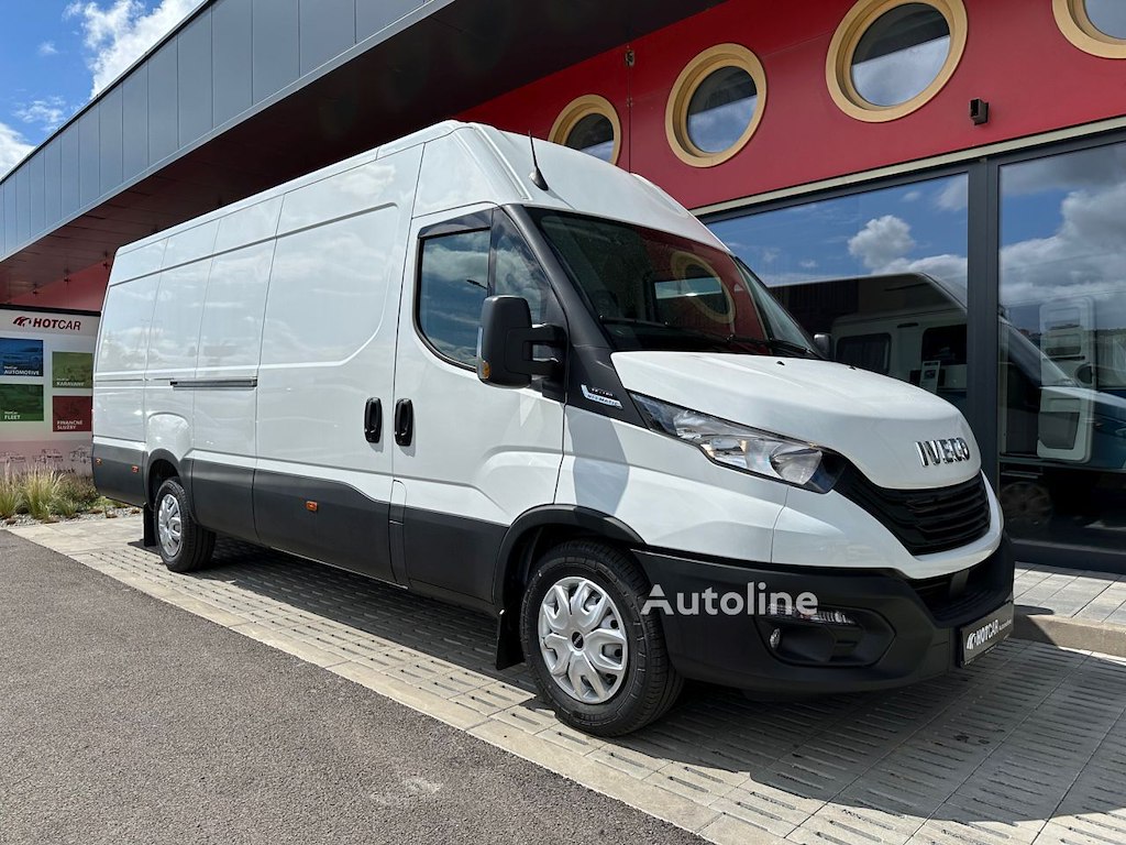 Novi IVECO Daily 35S minibus furgon