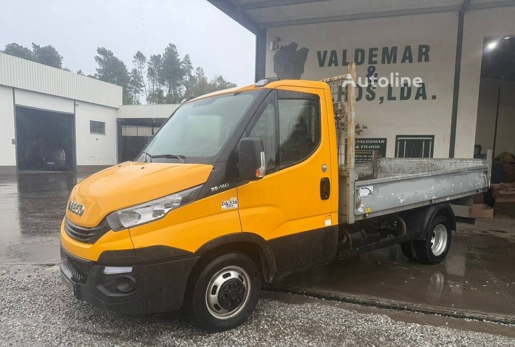 IVECO Daily 35-140 kamion s ravnom platformom < 3.5t