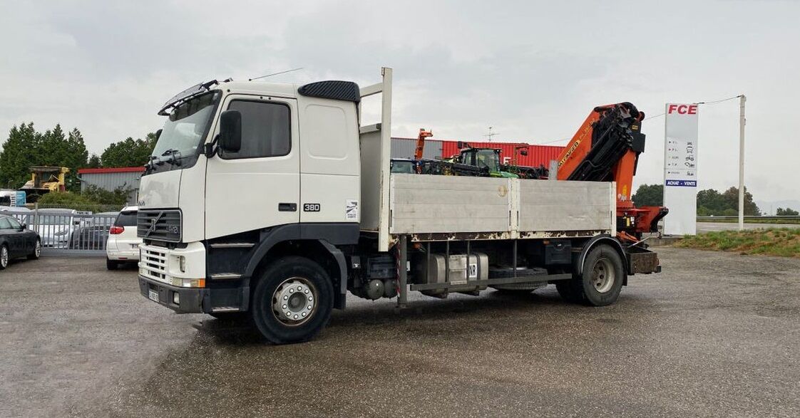 Volvo FH 380 - Flatbed truck + crane kamion s ravnom platformom