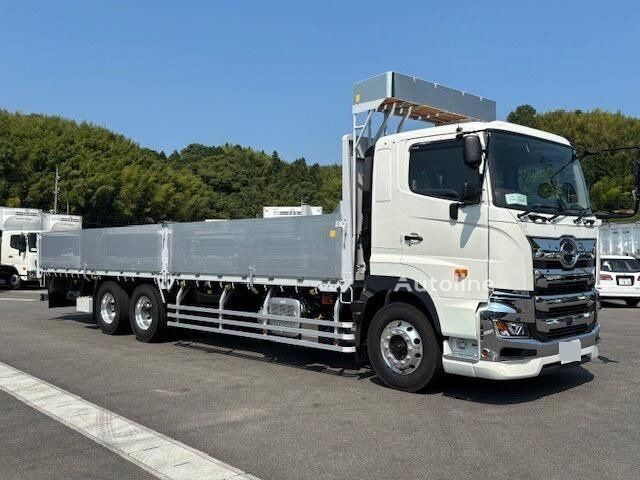 Hino PROFIA kamion s ravnom platformom