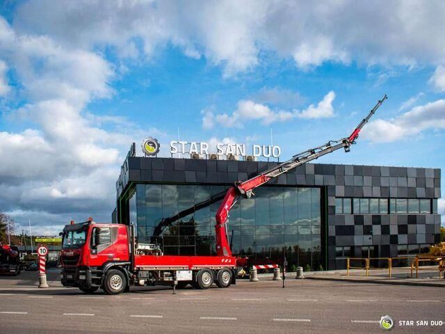 IVECO STRALIS 460 6x4 HMF 4020-K5 Fly Jib Crane kamion s ravnom platformom