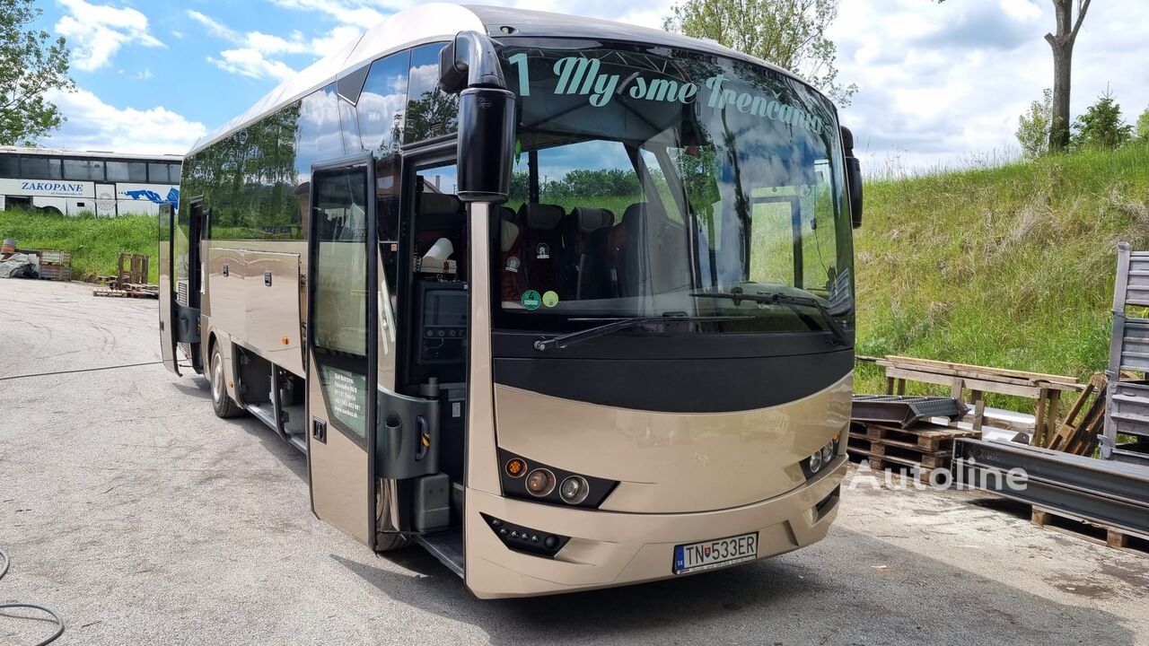 Isuzu Visigo turistički autobus