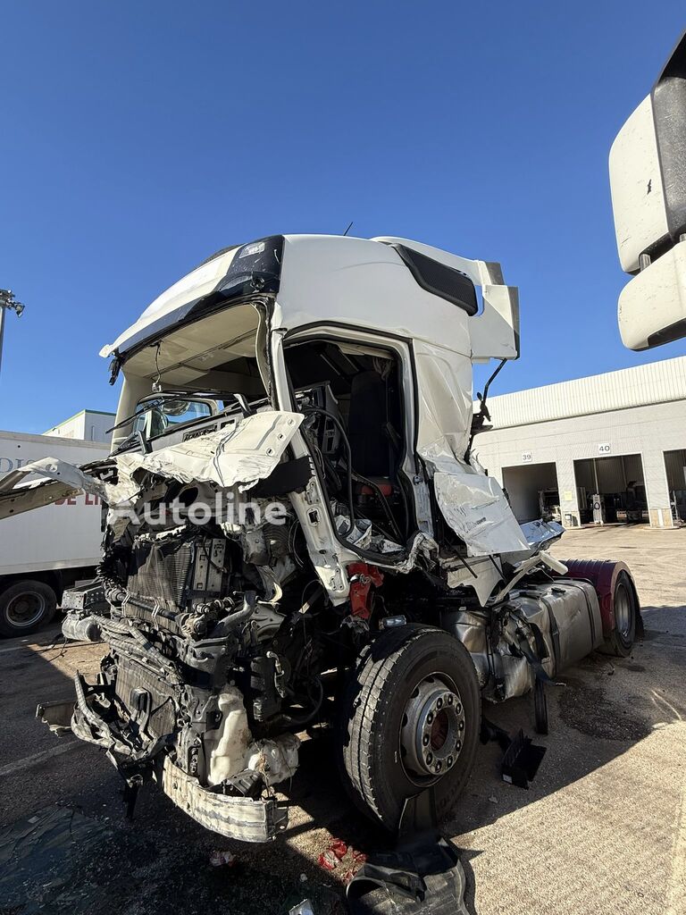 Volvo FH 420 tegljač nakon udesa