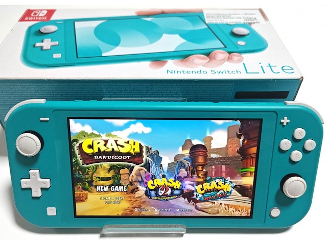 Nintendo Switch Lite čipovan 160GB kao nov sa igrama