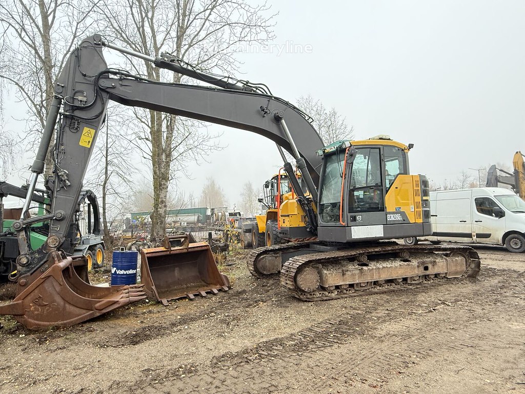 Volvo ECR235 bager guseničar