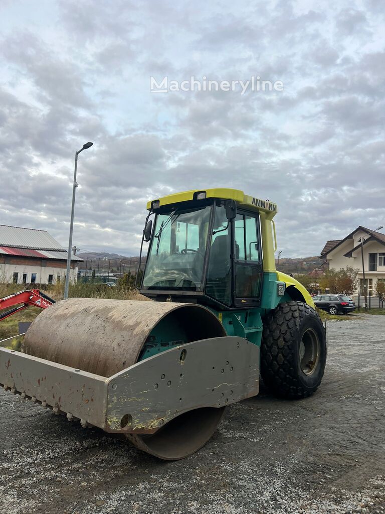 Ammann ASC 110 kompaktor s jednim valjkom