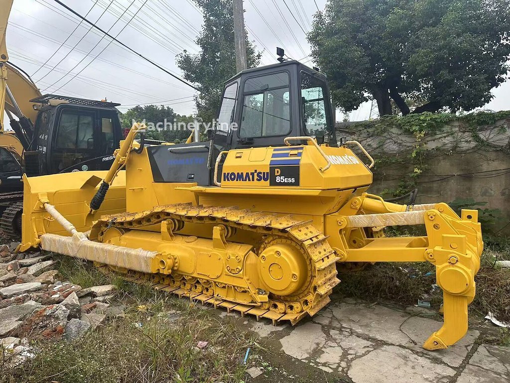 Komatsu D85ESS buldožer