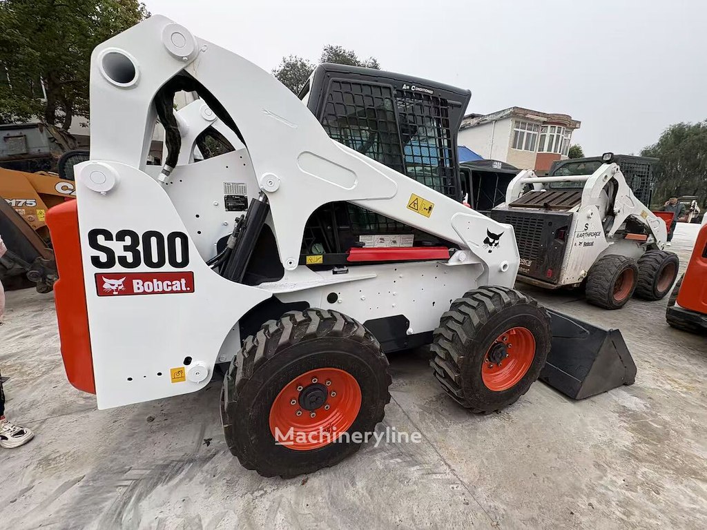 Bobcat S300 mini utovarivač