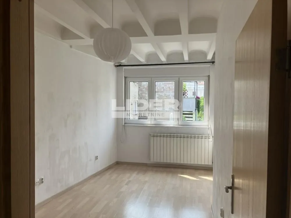 Izdavanje, trosoban stan, 58m², Stari Grad, Beograd