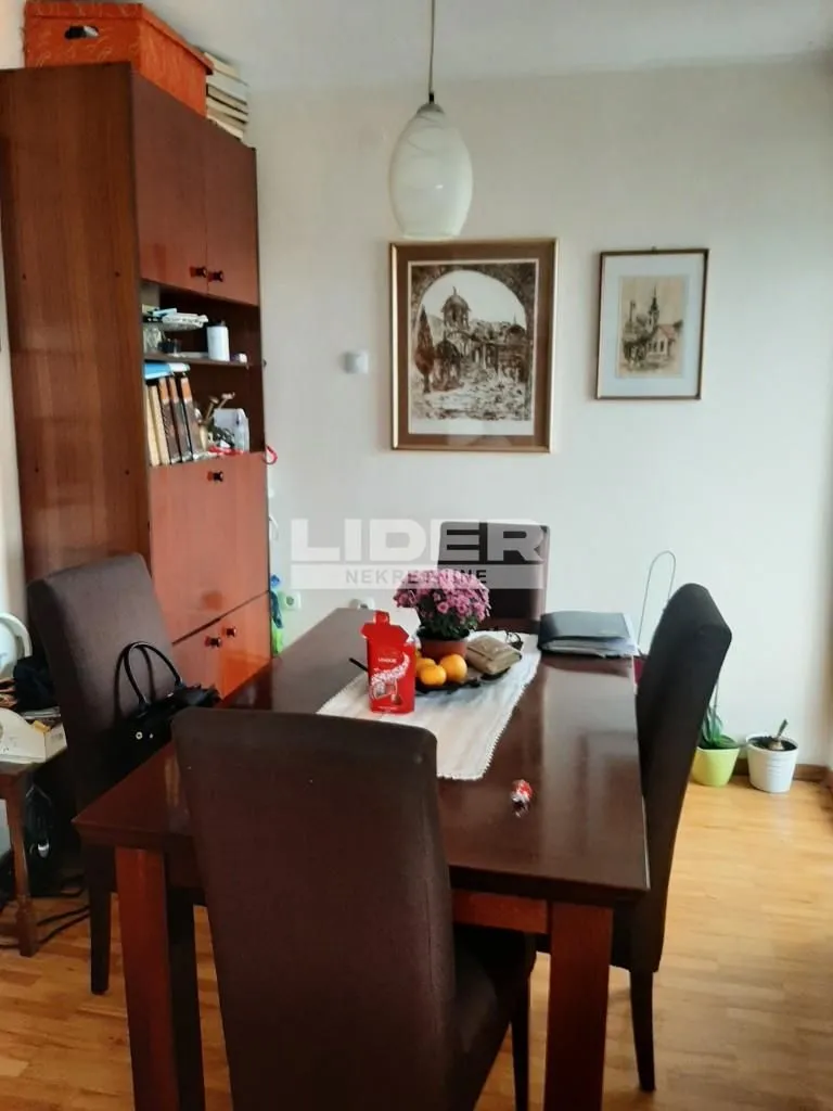 Prodaja, četvorosoban stan, 87m², Zemun Centar, Zemun Sve Podlokacije