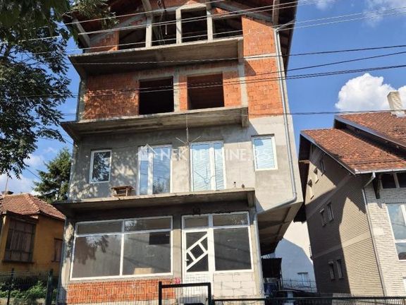 Prodaje se kuća u Sušici na odlicnoj lokaciji na placu 3.2 ari ,650 m²