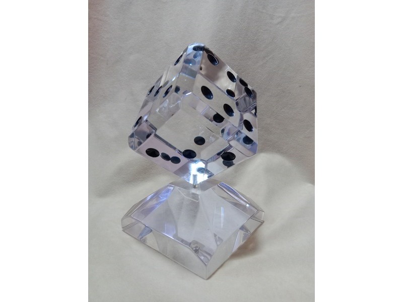 Kocka lucite