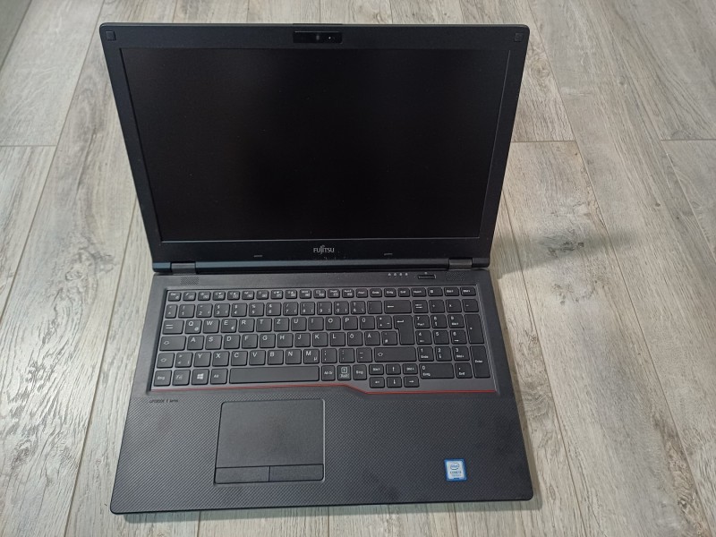 Laptop Fujitsu E558 , I3 , 8GB-256GB + DOCK ,made Japan