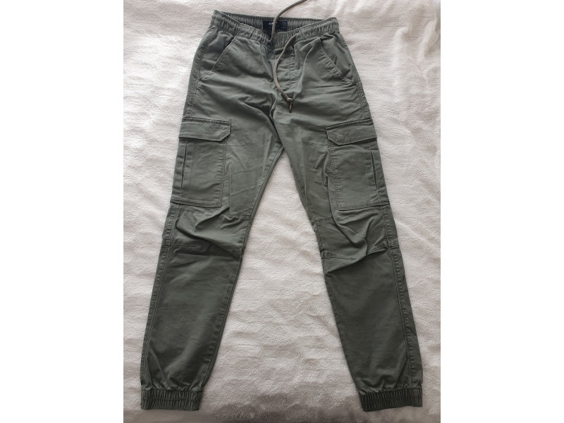 Muske Pull&Bear kargo pantalone XS