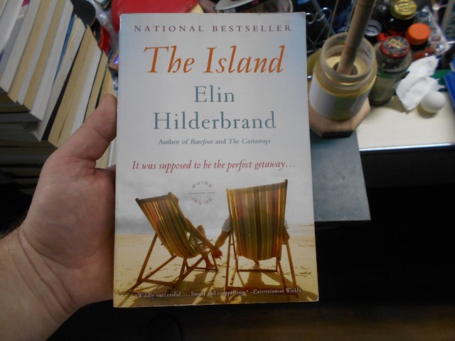 Elin Hilderbrand  -  The Island
