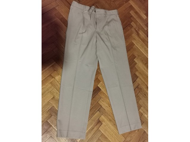 BERSHKA Nove muske pantalone Vel. L