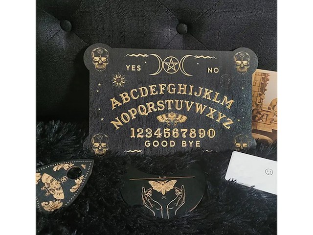 Ouija tabla za prizivanje duhova mesec