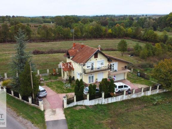 Troetažna kuća na odličnoj lokaciji, 224m2 Ub, Stublenica – 107 000€
