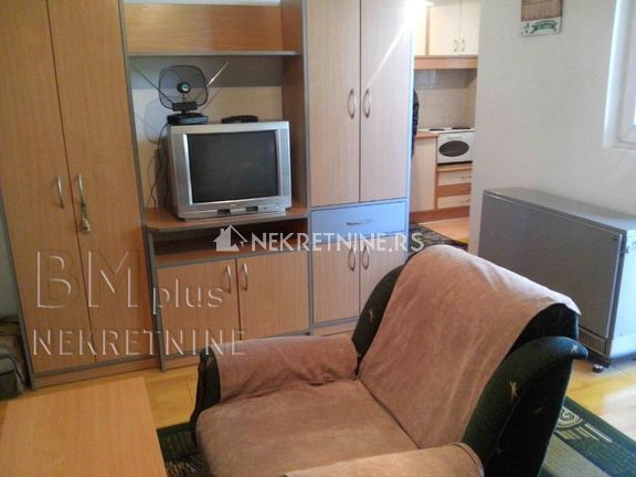 Izdaje se garsonjera, 30m2, 250 eur, Gavrila Principa