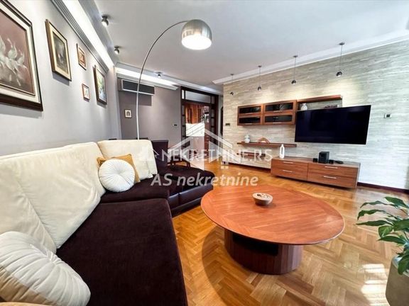 Novi Beograd, Blok 22, 2.0 stan, 73m2, 950 EUR