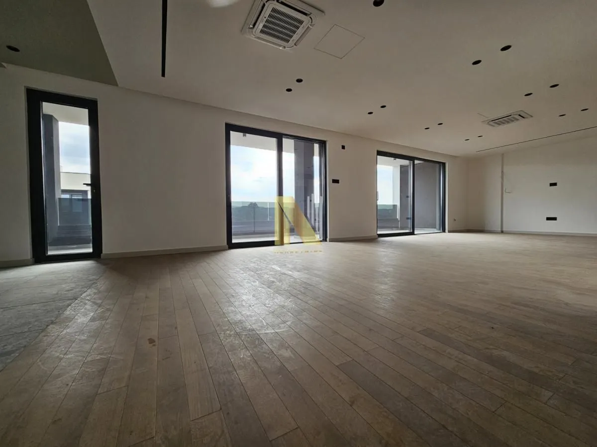 Prodaja, stan, 221m², Bulevar patrijarha Pavla, Novi Sad Sve Podlokacije