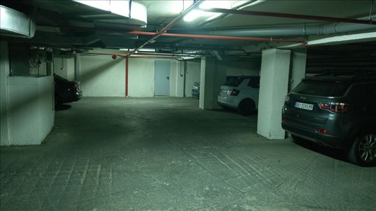 4 parkinga u garaži stambene zgrade
