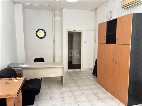 Svetao lokal 24 m² – prizemlje, odlična lokacija