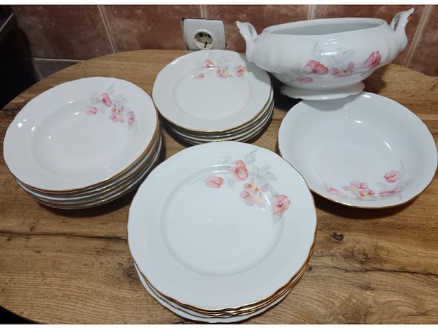 Apulum porcelan servis za  6 osoba retro  20 delova