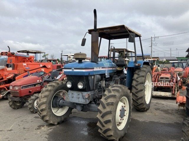New Holland TRACTOR(NEW HOLLAND) traktor točkaš