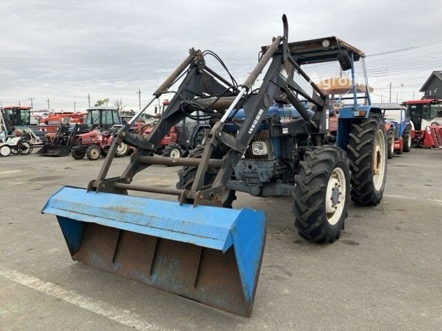 New Holland TRACTOR(NEW HOLLAND) traktor točkaš
