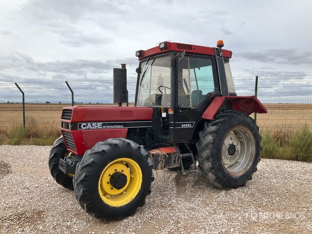 Prodaje se Case IH 845 Confort traktor točkaš na aukciji