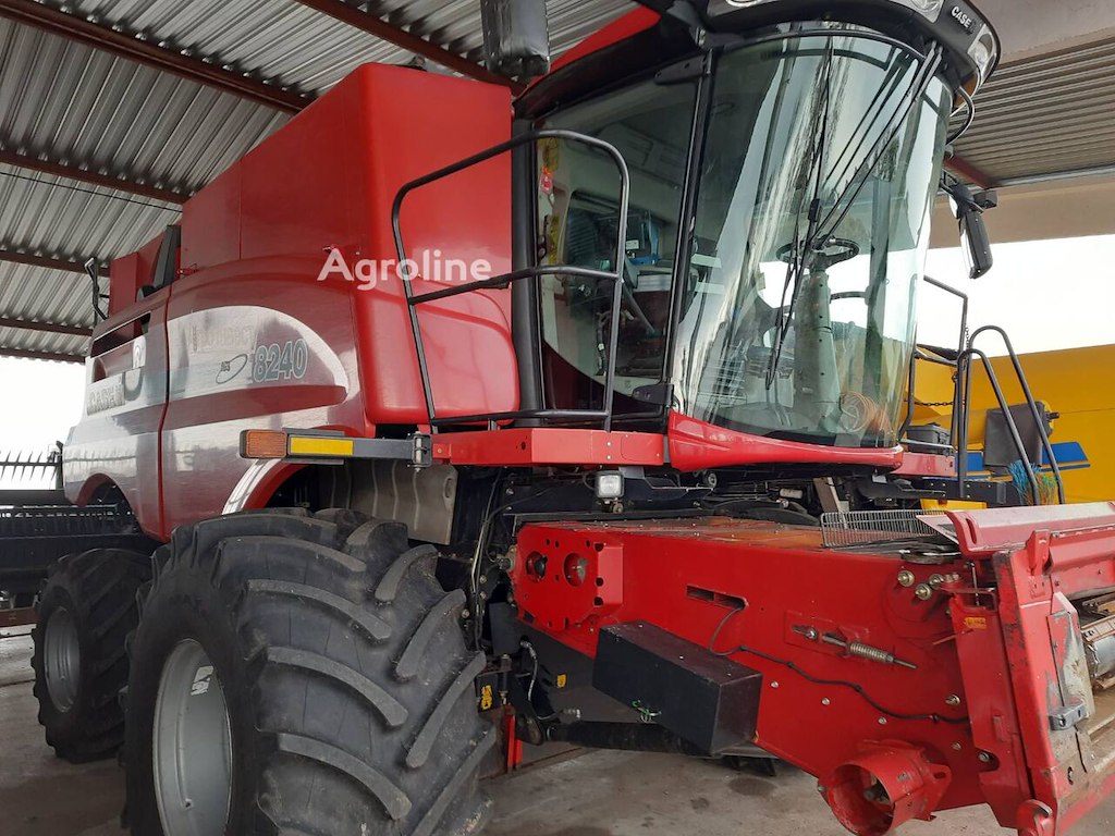 Case IH Axial-Flow 8240 kombajn za žito