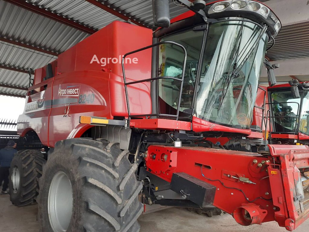 Case IH Axial-Flow 8240 kombajn za žito