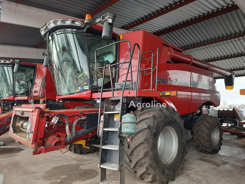 Case IH Axial-Flow 8240 kombajn za žito