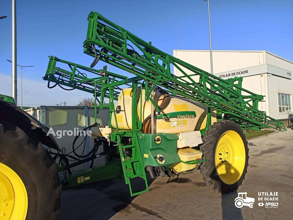 John Deere 732 vučena prskalica